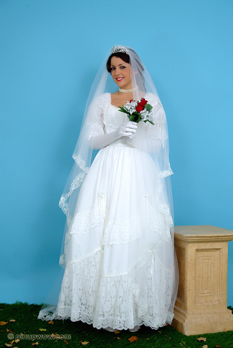 Bryoni-Kate in Bridal Babe (photoset) – pinupwow.mobi