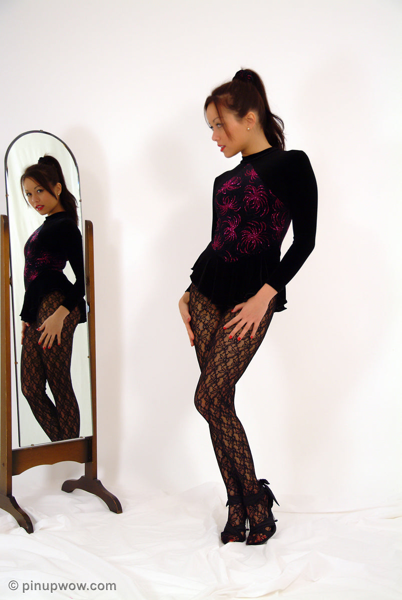 Petra So in Reflections (photoset) – pinupwow