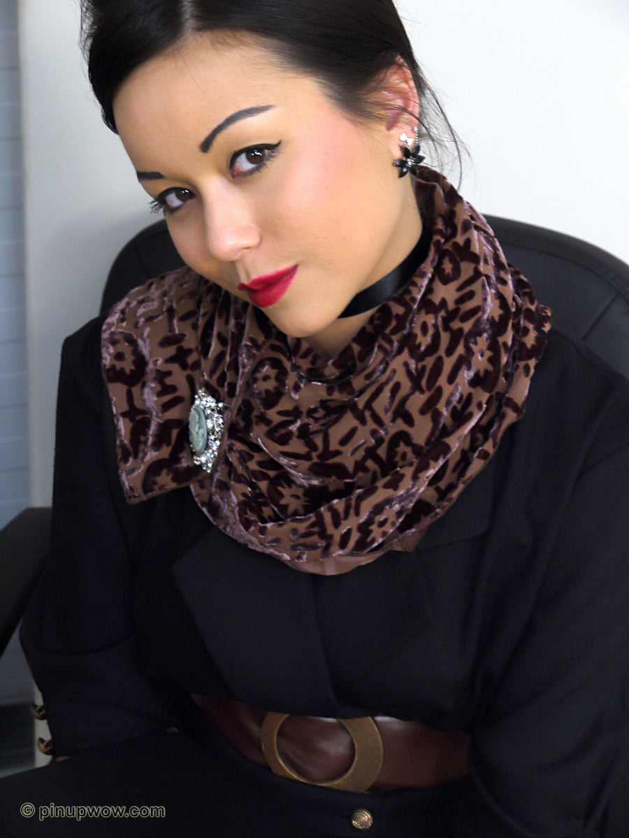 Petra in Check This Out (intimate photoset) – pinupwow