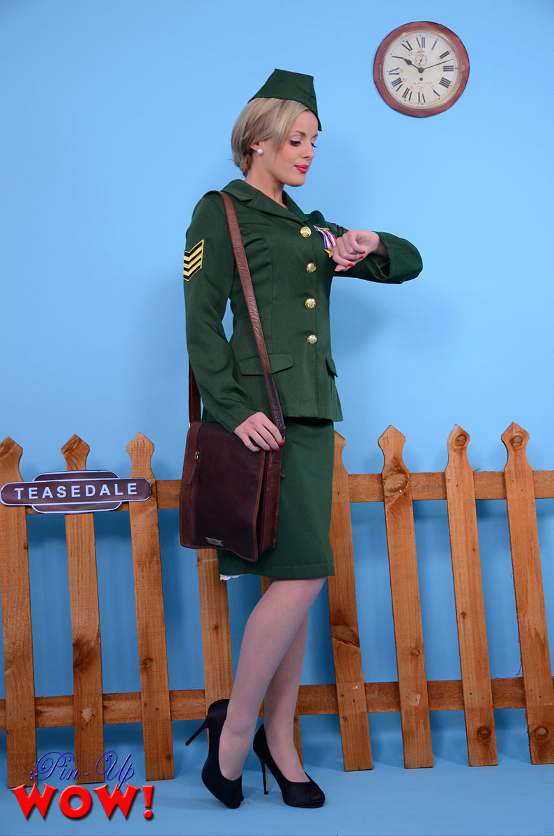 Amy Green in Teasedale Parade (photoset) – pinupwow